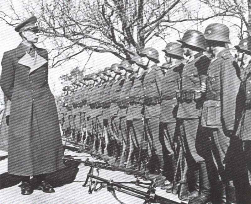 Russian Troops with the German Army > WW2 Weapons