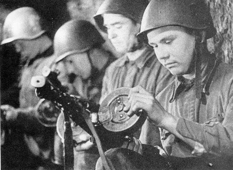 PPS-41 Shpagin > WW2 Weapons