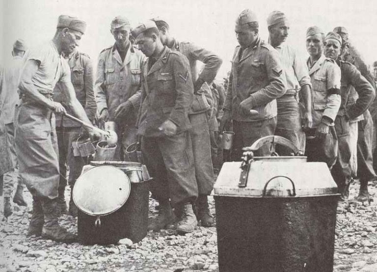 Italian Army 1940 > WW2 Weapons