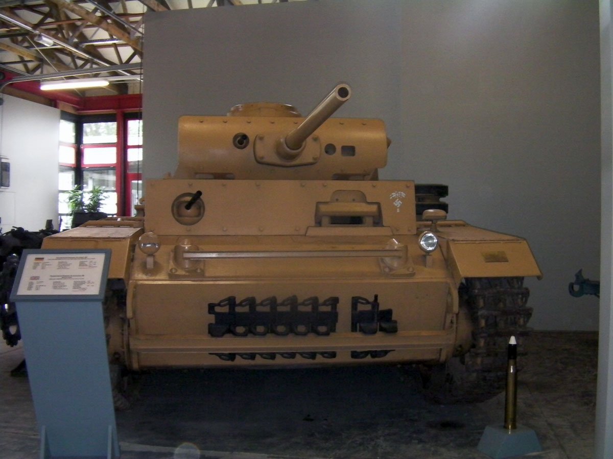 Panzer III with 5cm gun > WW2 Weapons