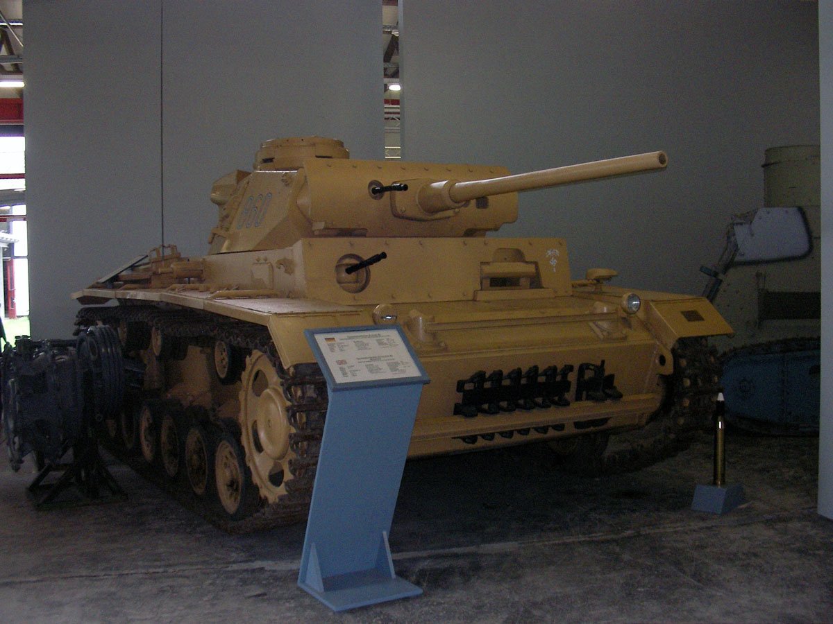 Panzer III with 5cm gun > WW2 Weapons