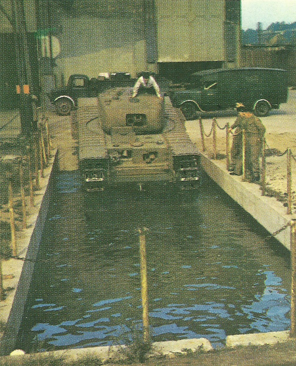 Churchill tank > WW2 Weapons