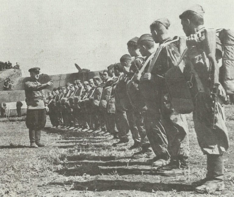 Red Army 1942 > WW2 Weapons