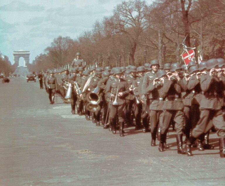Armistice between France and Germany in 1940 > WW2 Weapons