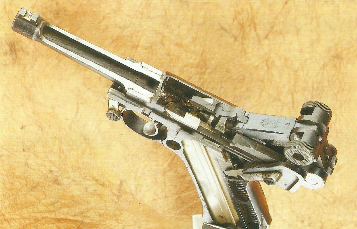 Luger Pistol 08 > WW2 Weapons
