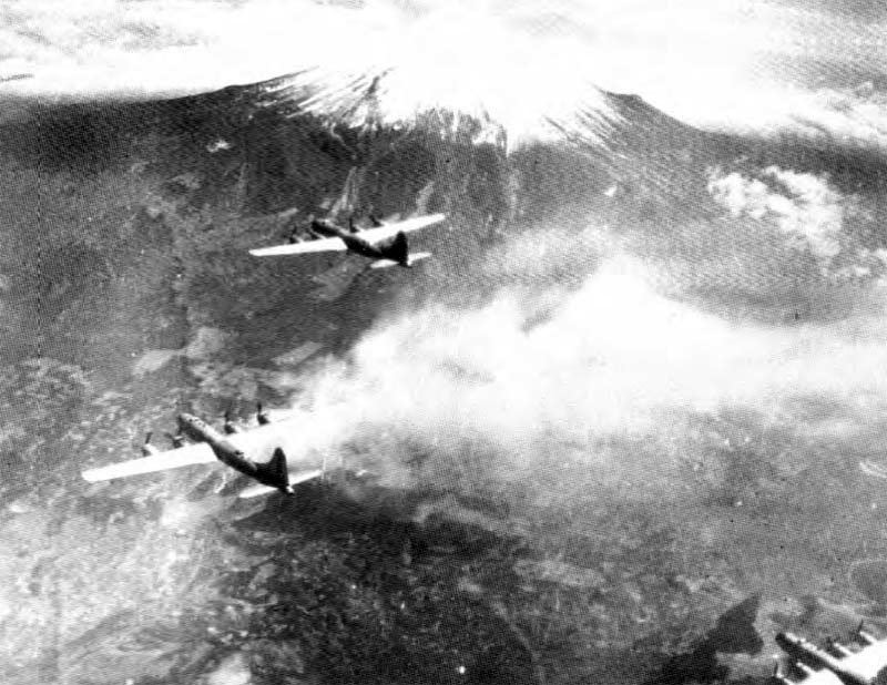 B-29 in front of Mount Fuji – WW2 Weapons